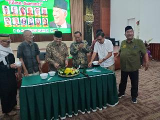 78 Tahun Penulis Tikam Samurai. Makmur Hendrik Adalah Sosok Motivator ...