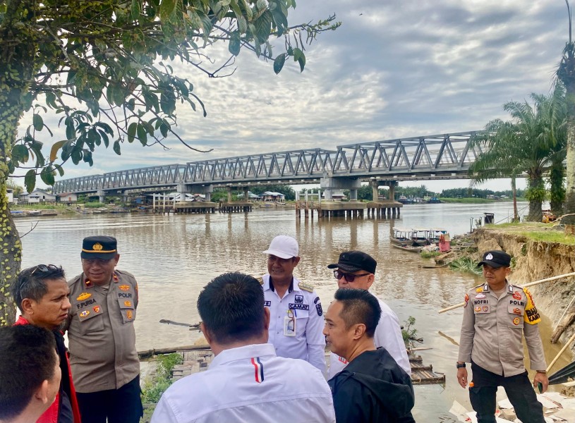 Kepala BPBD tinjau longsor Tebing Sungai (Abrasi) Desa Sering, 7 KK Terdampak 1 KK Diungsikan ...
